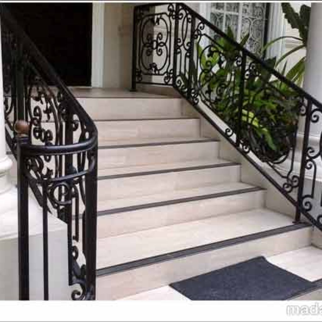 Railing Tangga Besi Tempa Klasik Minimalis - Madaniah™