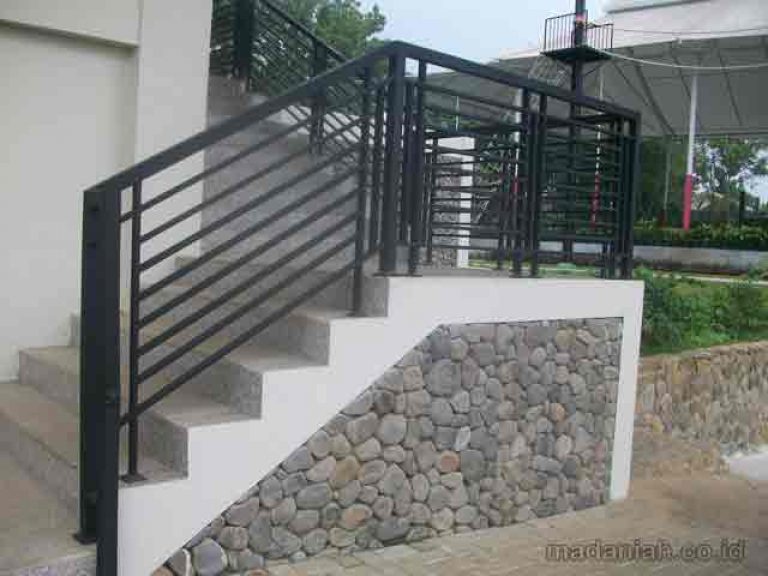 Railing Tangga Besi Hollow Murah Model Terbaru - Madaniah™